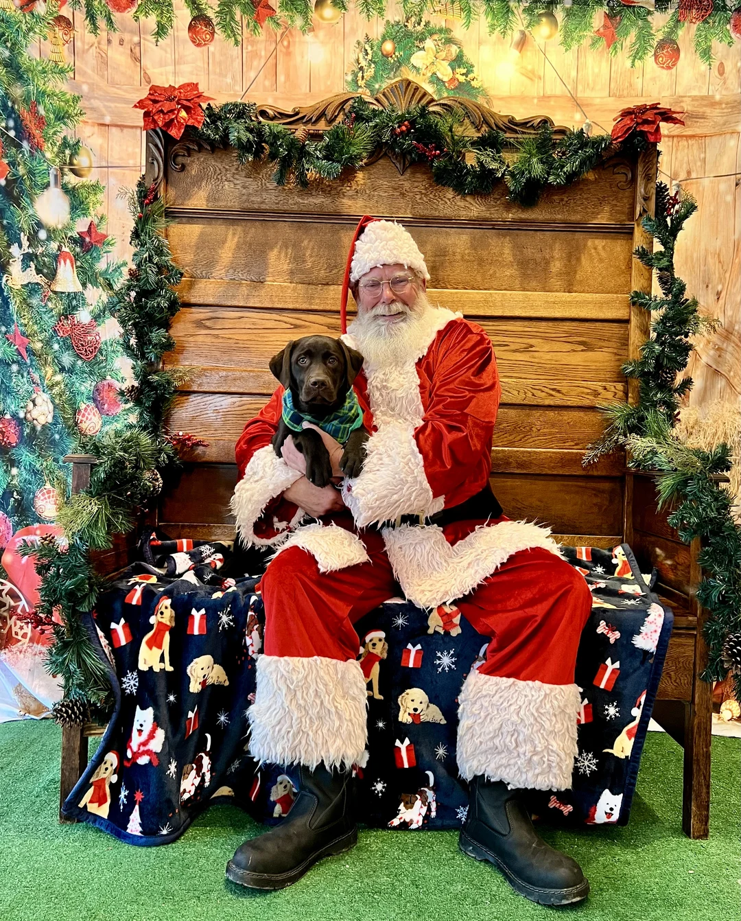 Nora met Santa! | Scrolller