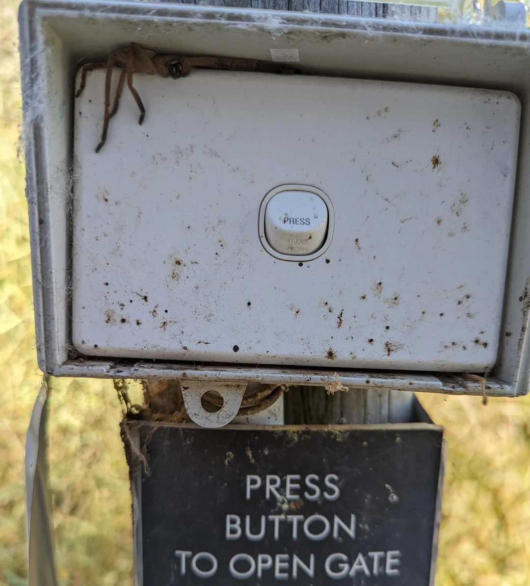 Farm gate security | Scrolller