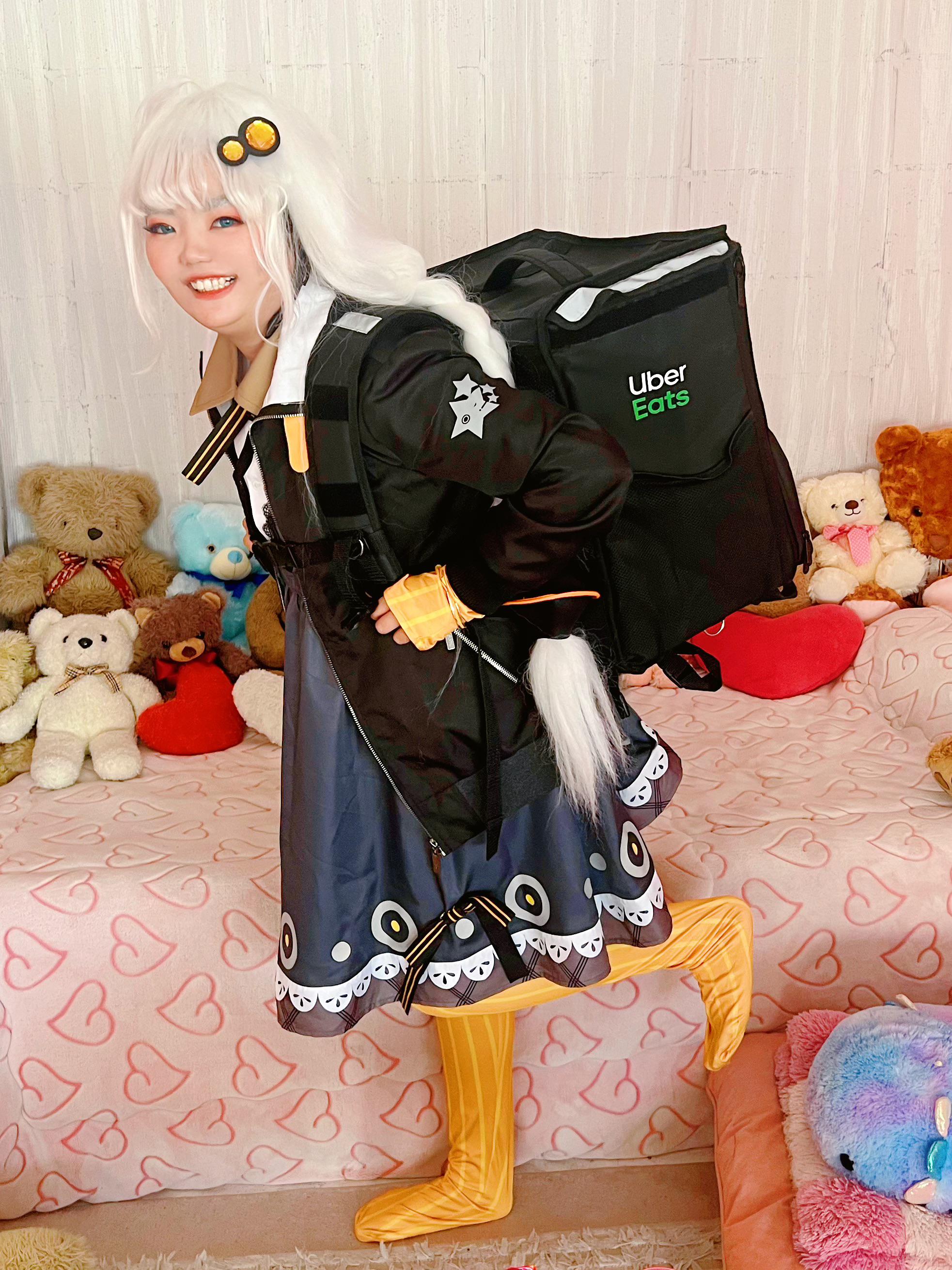 Kizuna Akari UberEats Cosplay | Scrolller