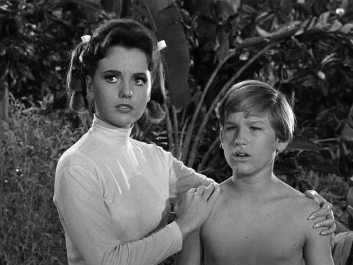 Dawn Wells & Kurt Russell - 1965 | Scrolller