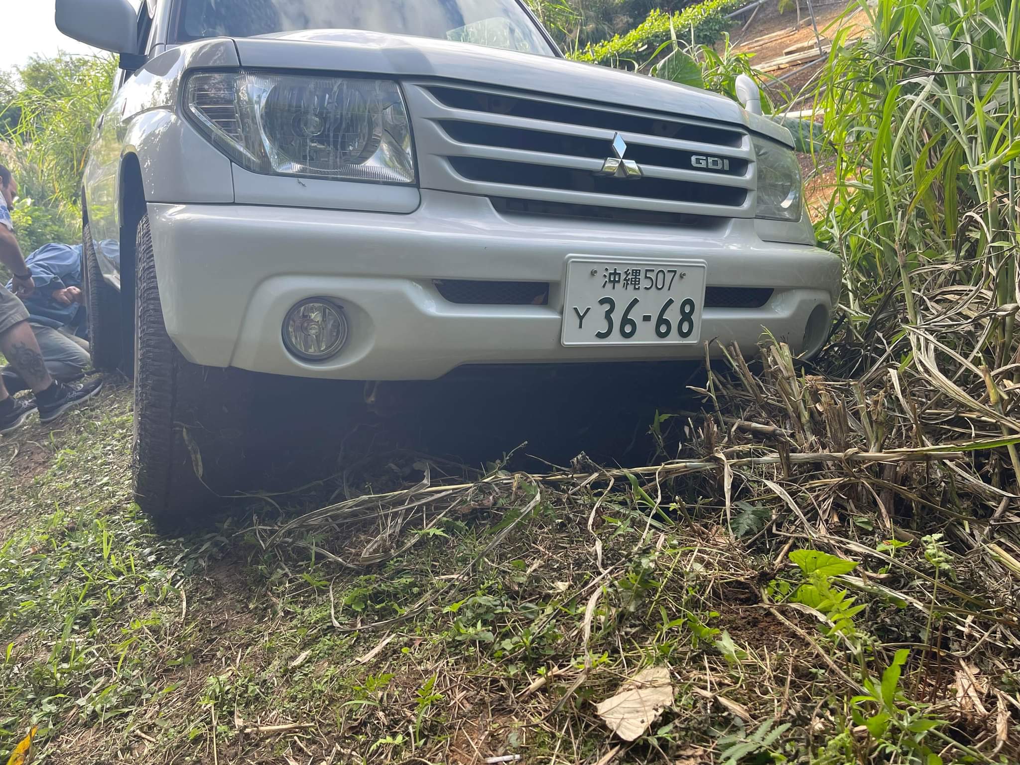 Photos of the getting stuck on a hill. already replaced the shock absorbers. got really lucky ...