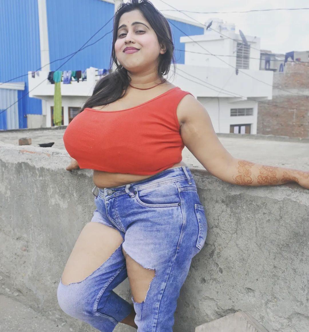 Busty Indian | Scrolller