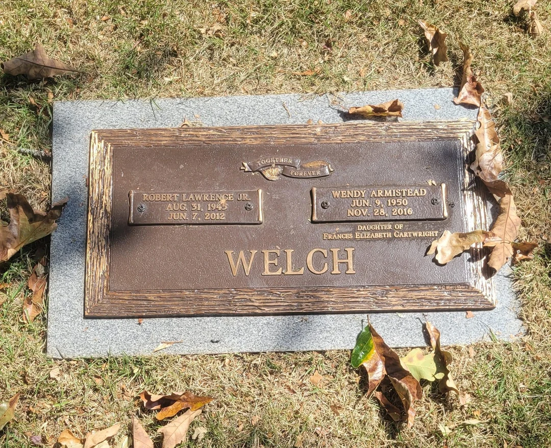 He sang “ Ebony Eyes” and was a member of Fleetwood Mac | Scrolller