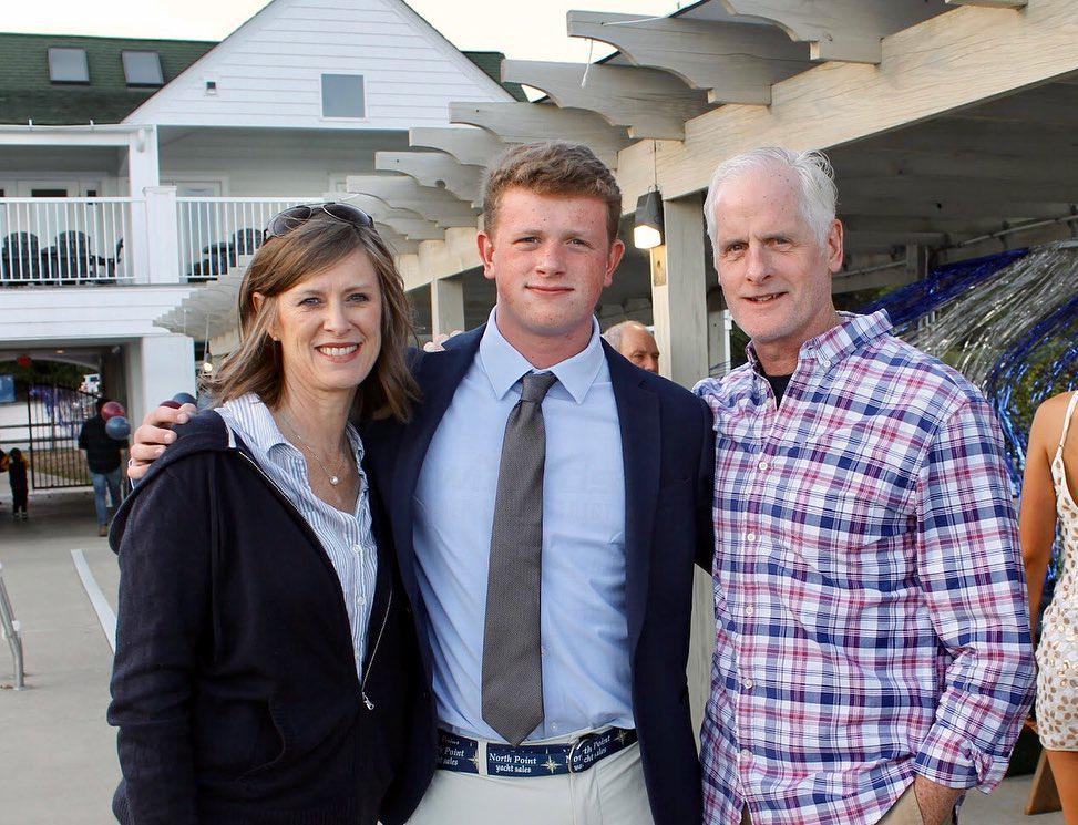 Request to Remove People from Background | Scrolller