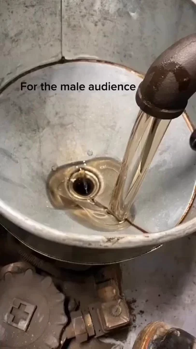 Stationary looking laminar flow | Scrolller