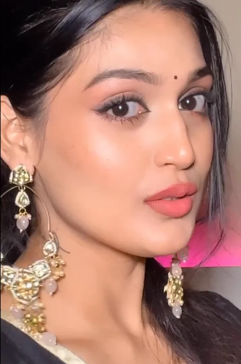 Shanaya Dash | Scrolller