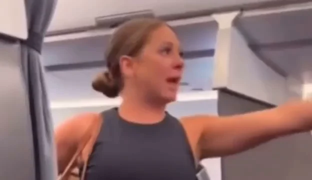 Crazy lady on plane | Scrolller