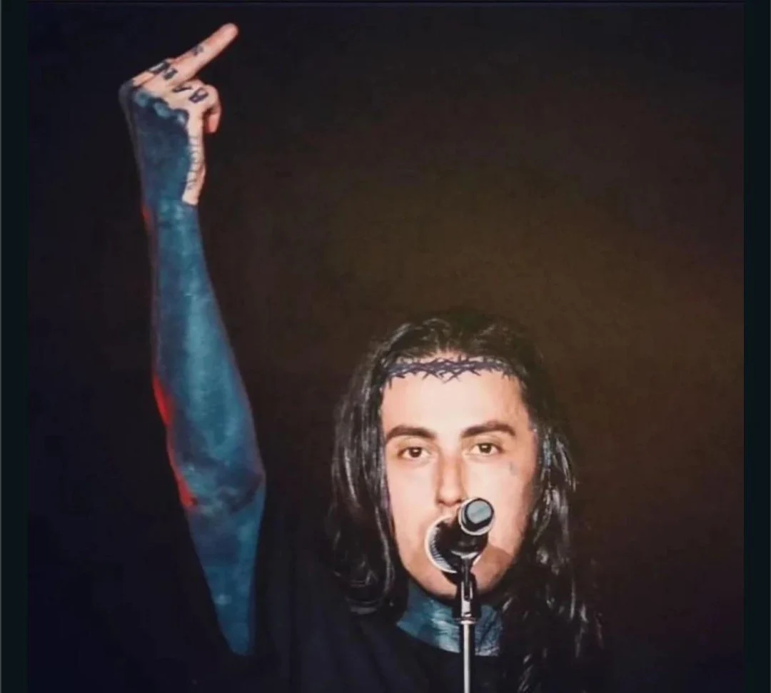 I mean Ronnie is pointing his fingers at how many singles are coming out this year | Scrolller