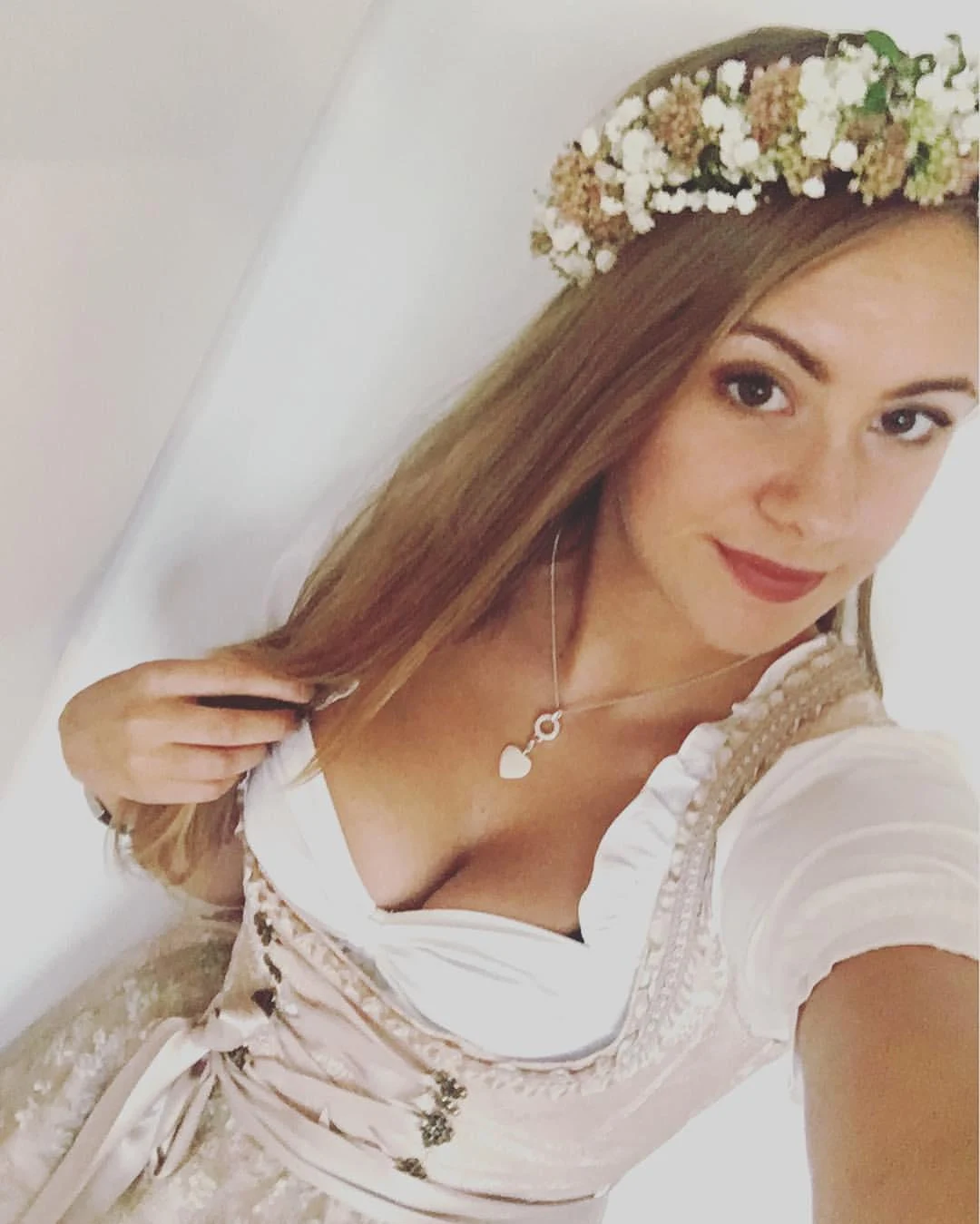 Dirndl | Scrolller
