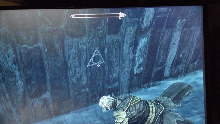 What is this triangle below the bridge of whiterun? (ignore the body) | Scrolller