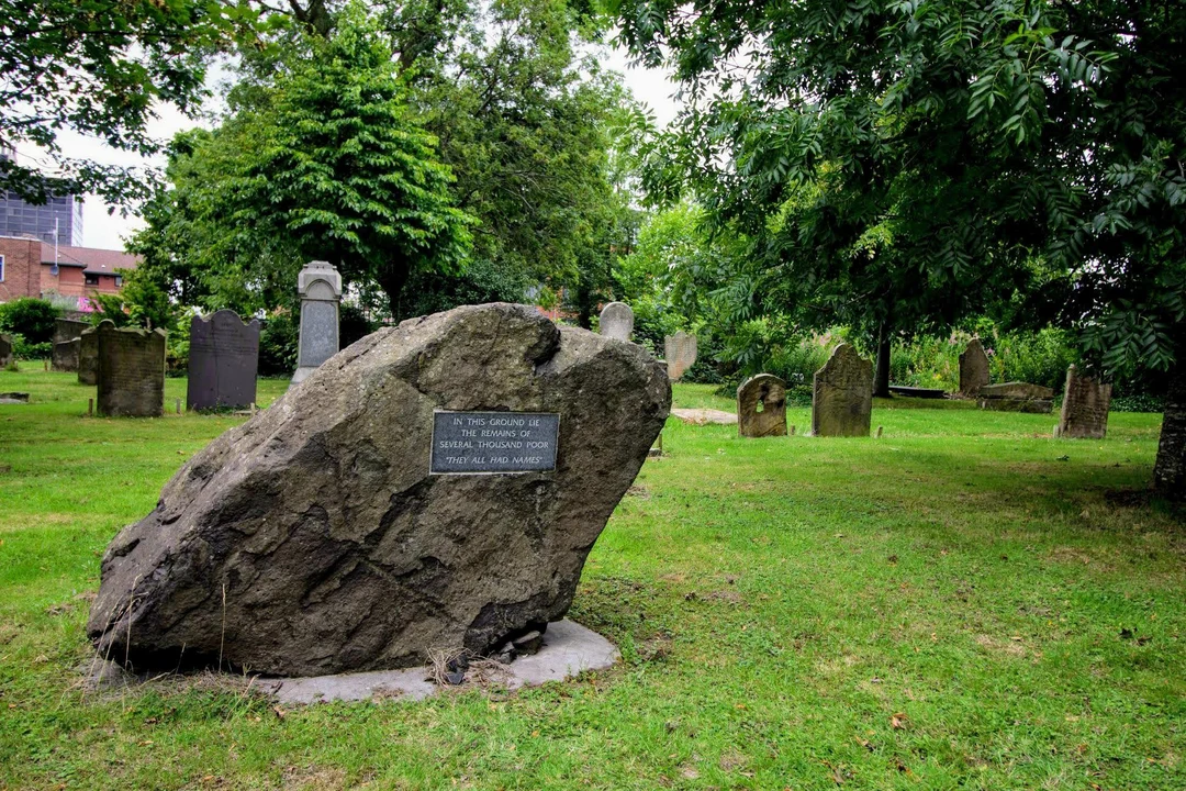 Clifton street graveyard | Scrolller