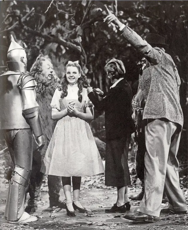 On the set of "The Wizard of Oz" 1939. | Scrolller