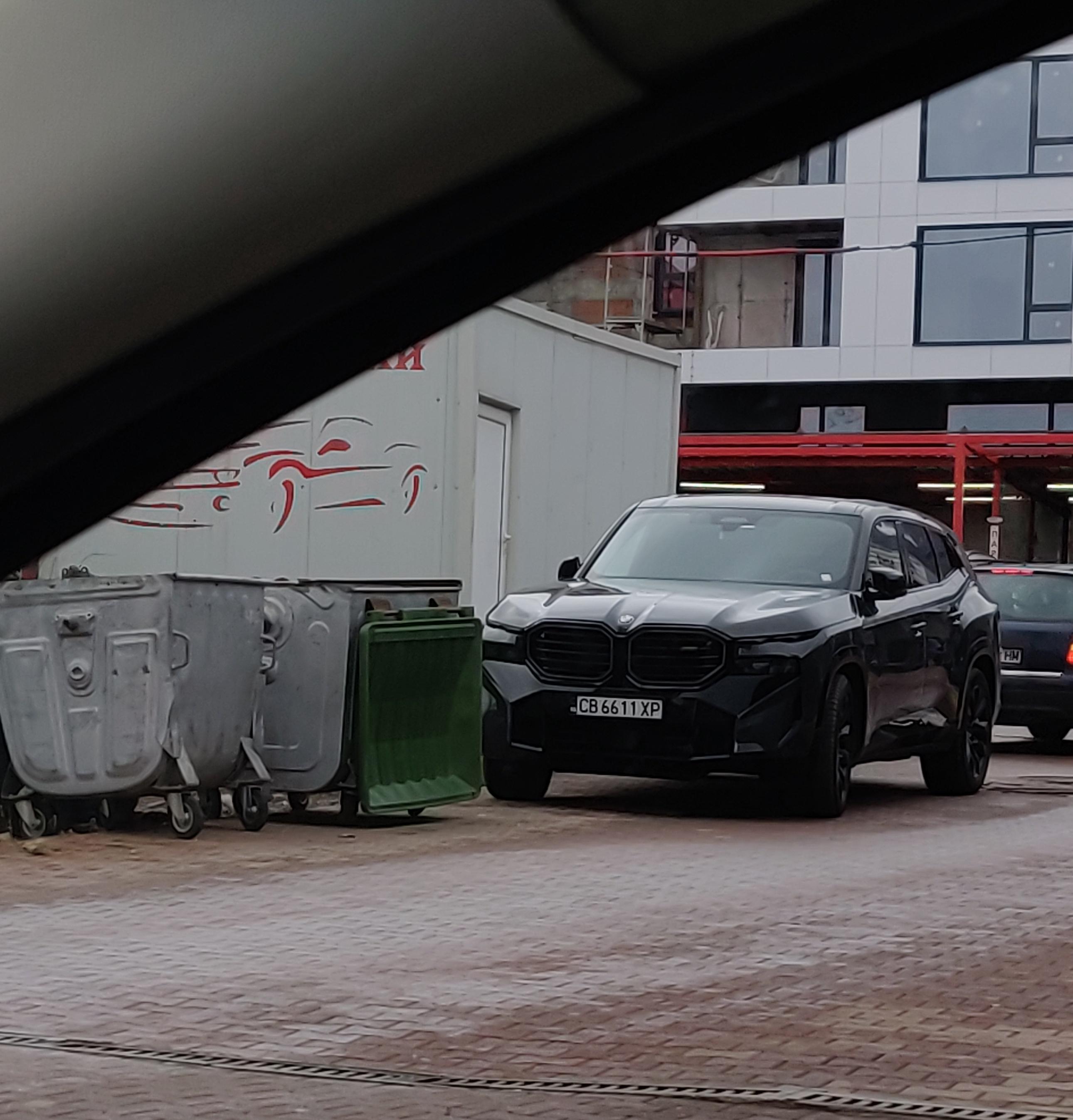 Just a bunch of trash. | Scrolller