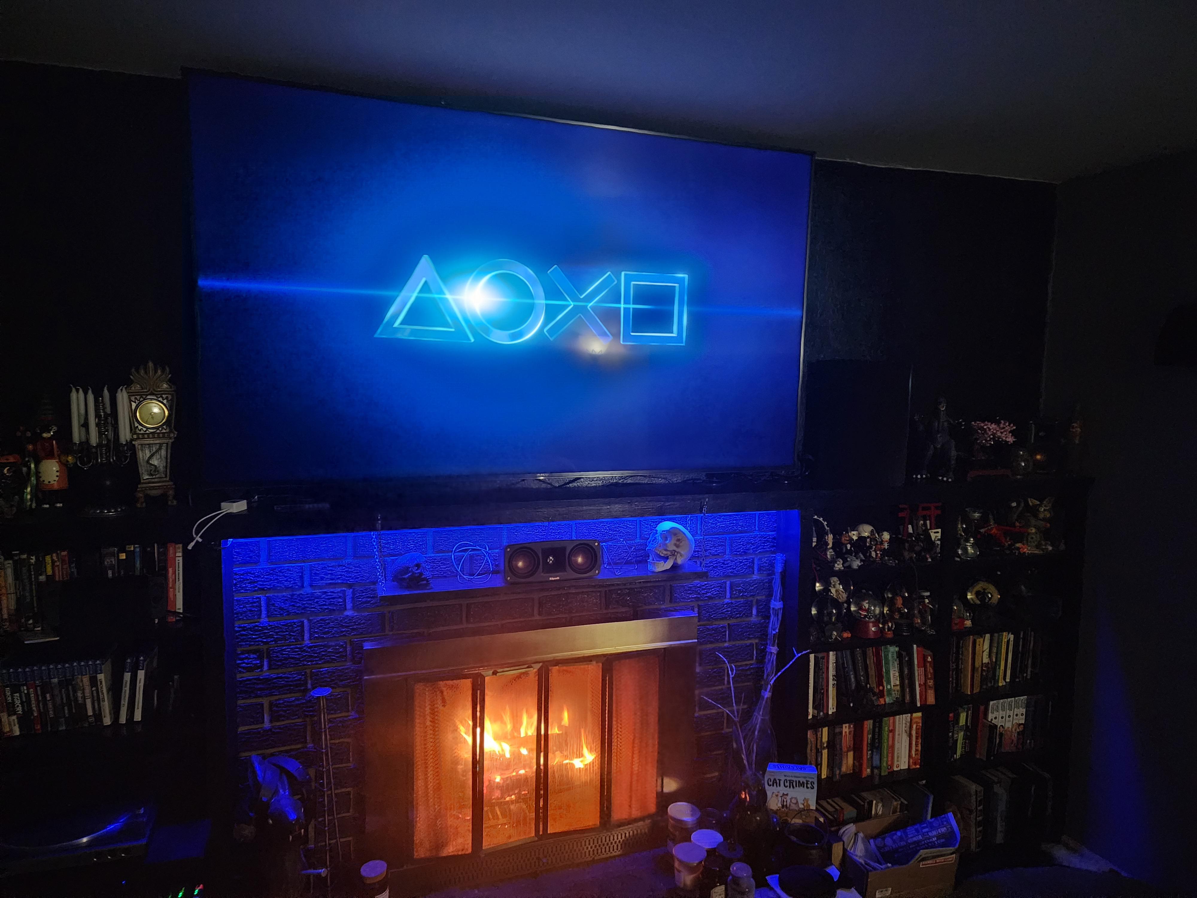 Black panels. | Scrolller