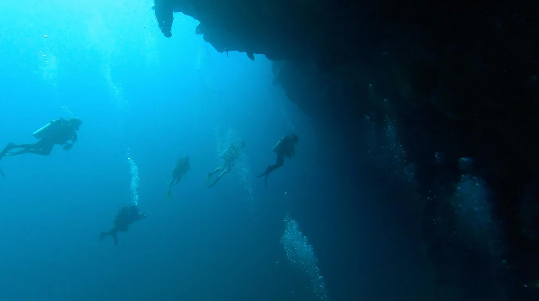 Great Blue Hole, Belize | Scrolller