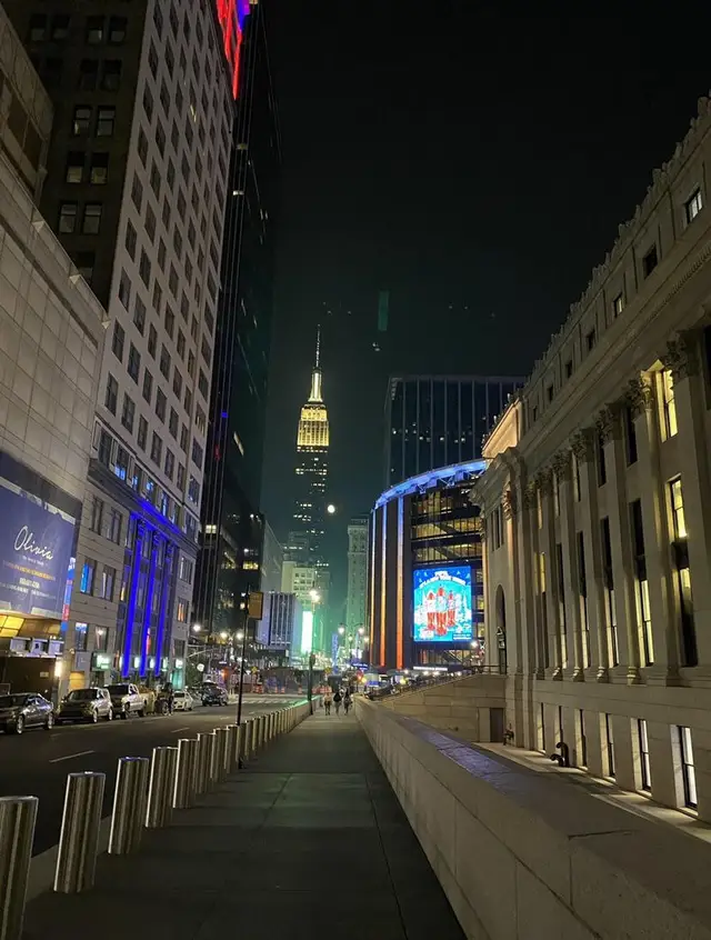 Manhattan. Hot Summer night. | Scrolller