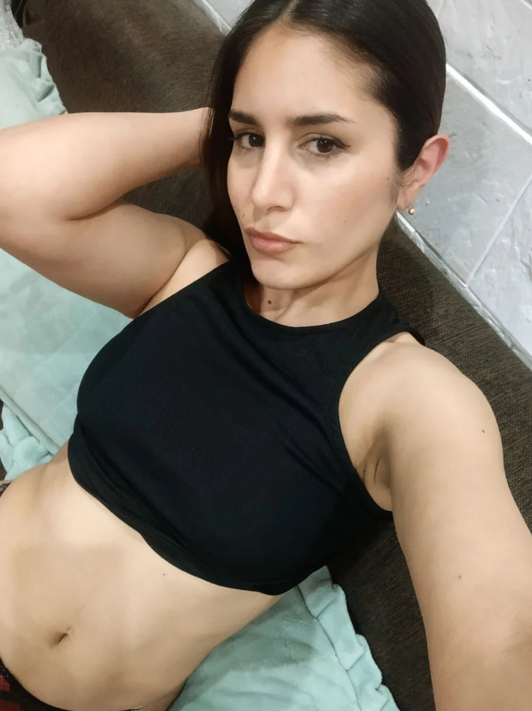 Very short crop top | Scrolller