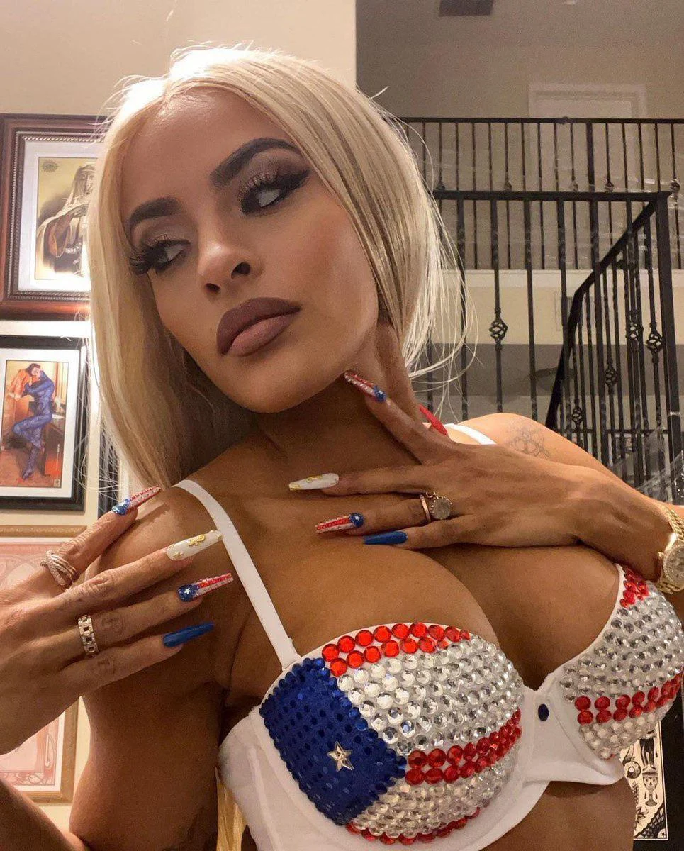 Zelina Vega | Scrolller