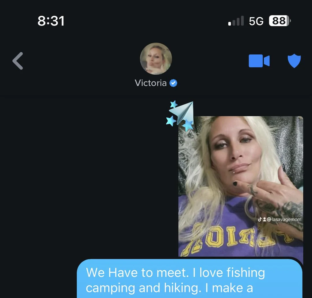 Whats up with this profile? | Scrolller