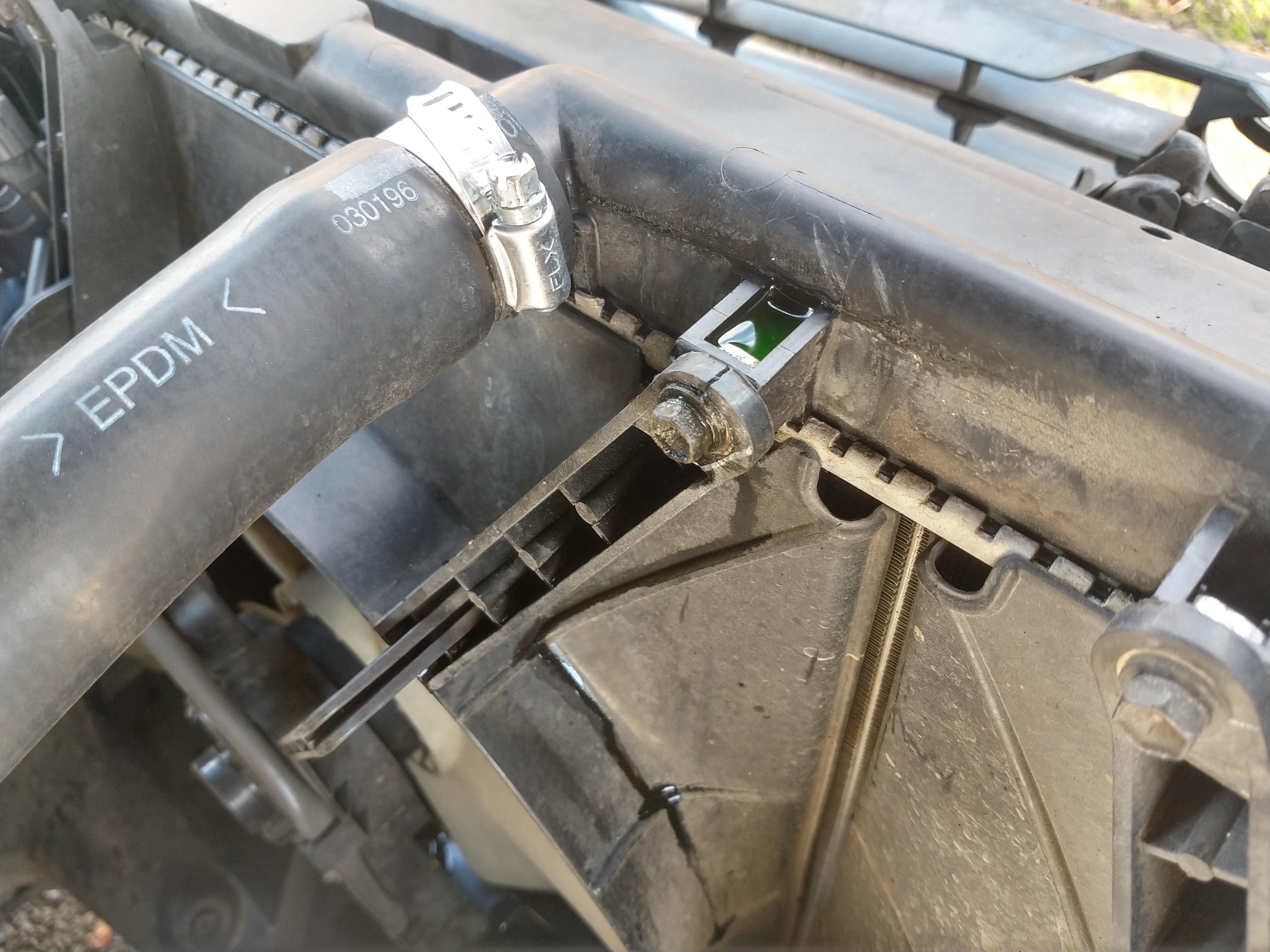 Leaking coolant from plastic part of radiator. 96 Camry. | Scrolller