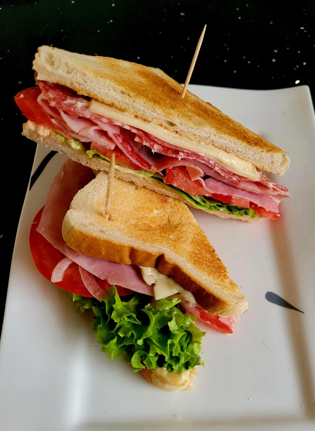 Salami, ham & edam cheese sandwich | Scrolller