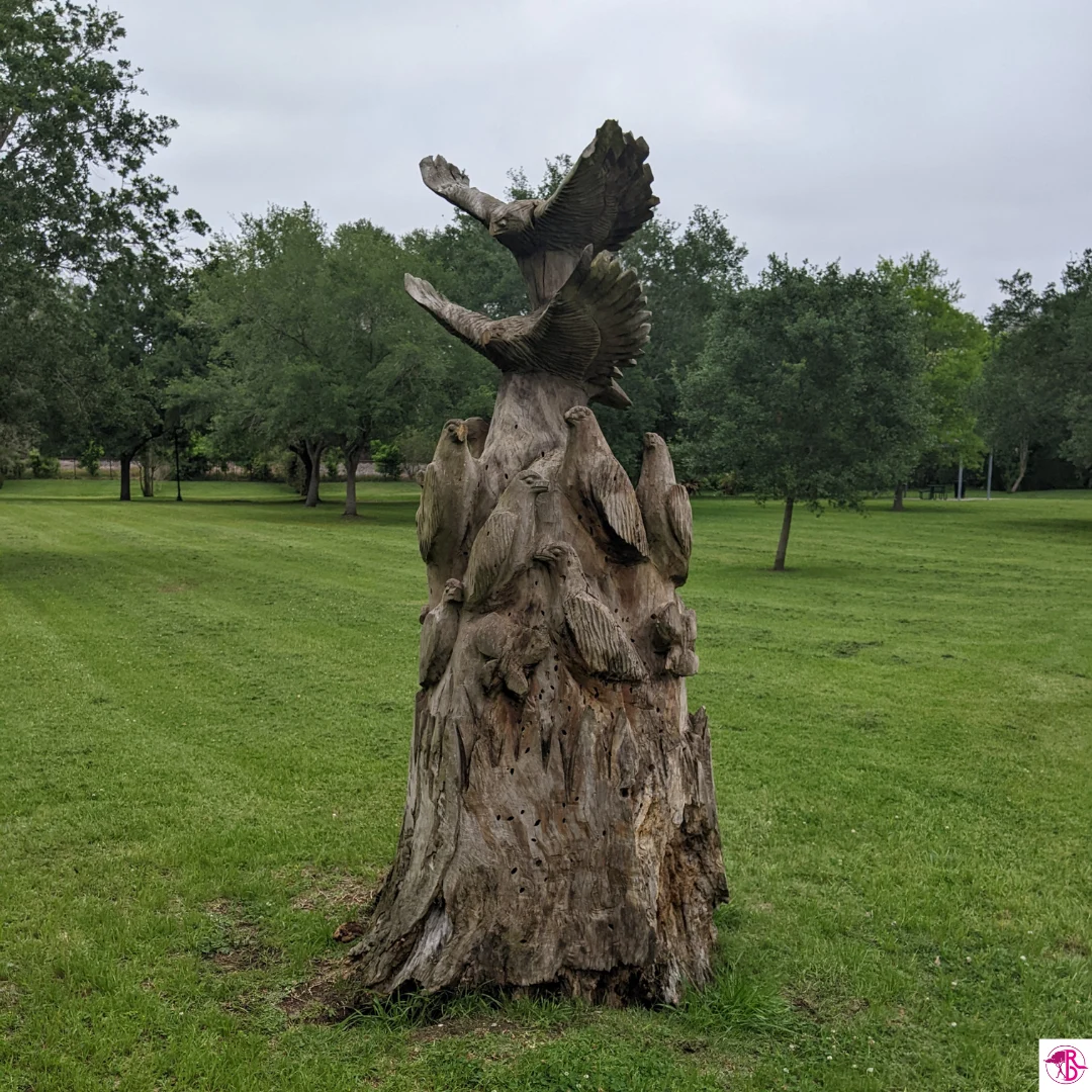 Tree carving in an Alvin, Texas park. | Scrolller