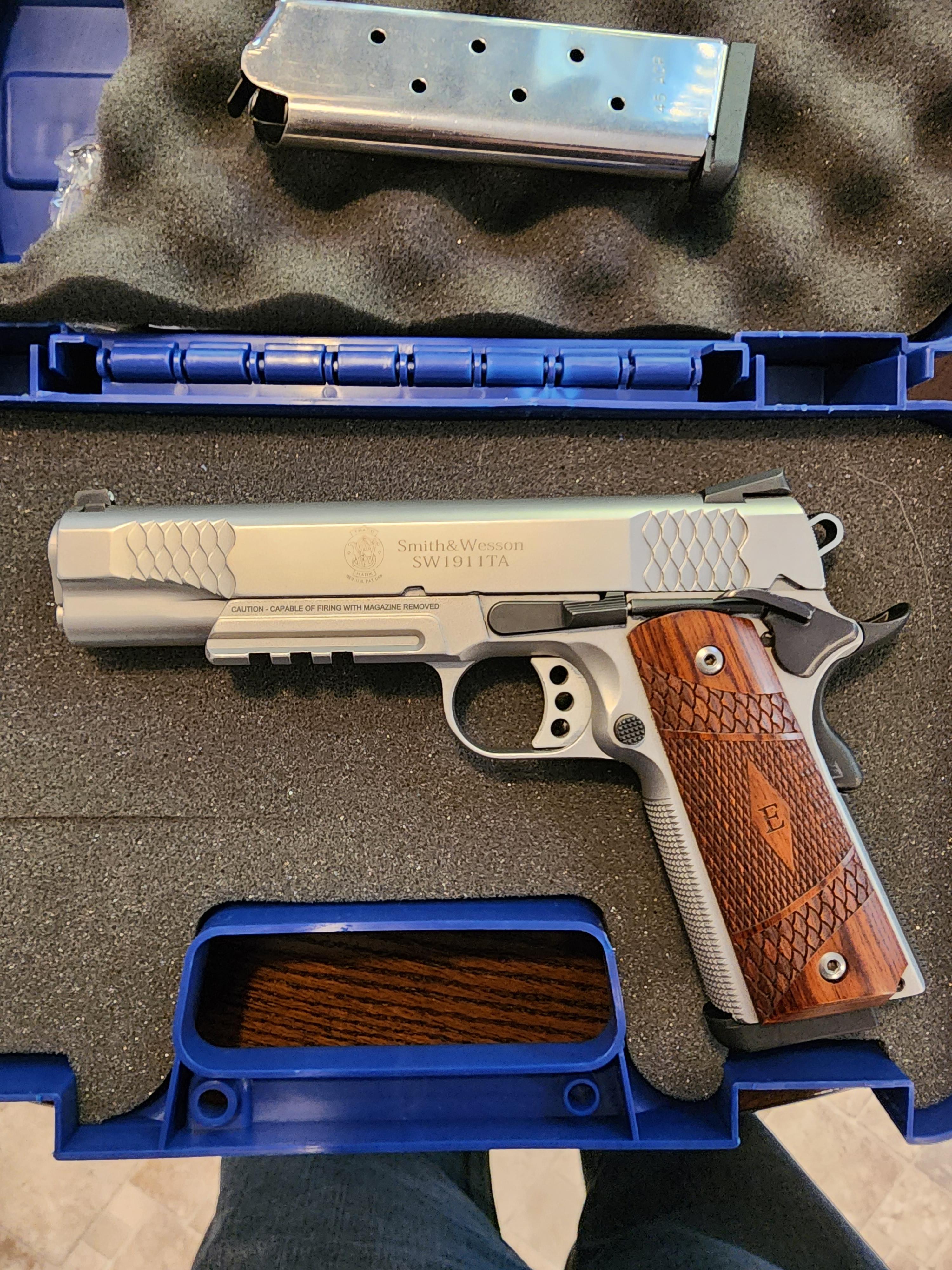 Smith and Wesson 1911 | Scrolller