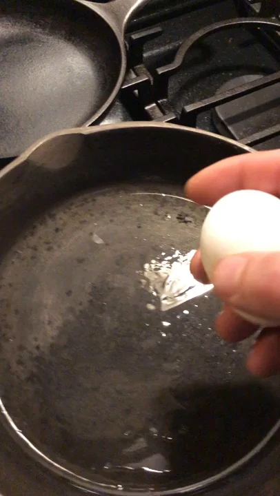 Slidey egg on bare/unseasoned iron 1 tablespoon of oil | Scrolller