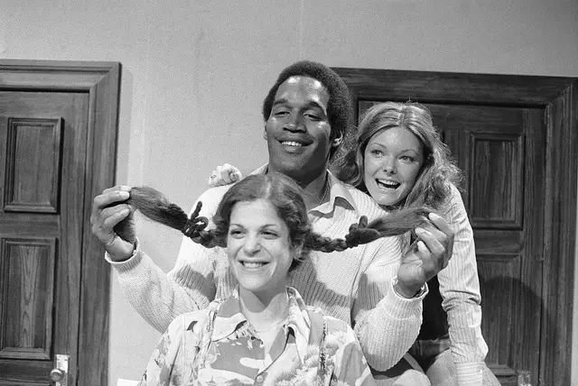 Gilda Radner, Jane Curtin, and black friend fooling around on Saturday Night Live. 1978. | Scrolller