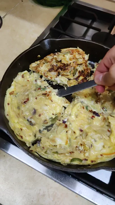 Another egg post: Who likes a little crust on their omelette? | Scrolller