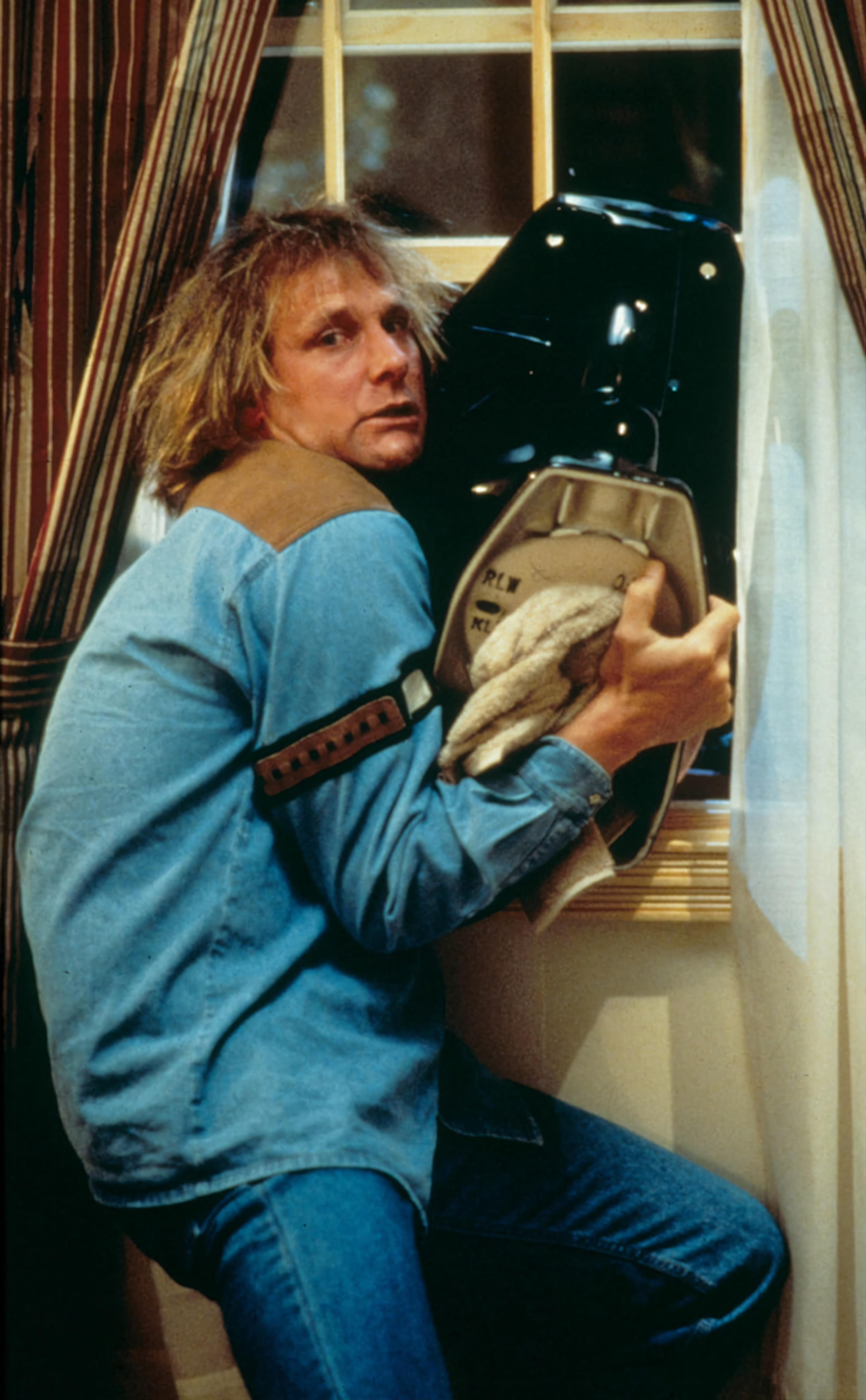 A pic from a delete scene from Dumb and Dumber. | Scrolller