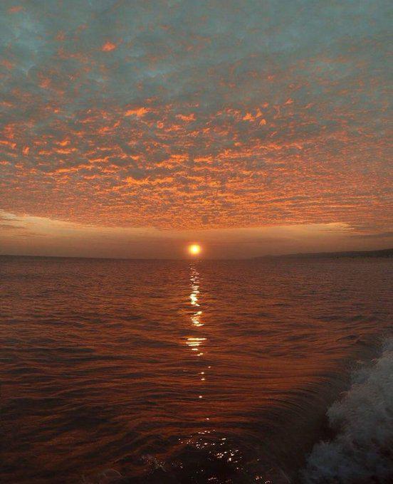 Ocean sunrise | Scrolller