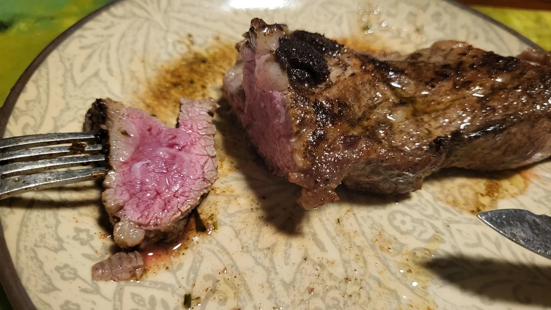 First time cooking a med-rare steak, howd i do | Scrolller