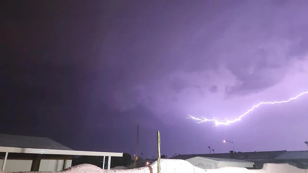 Flash of lights | Scrolller