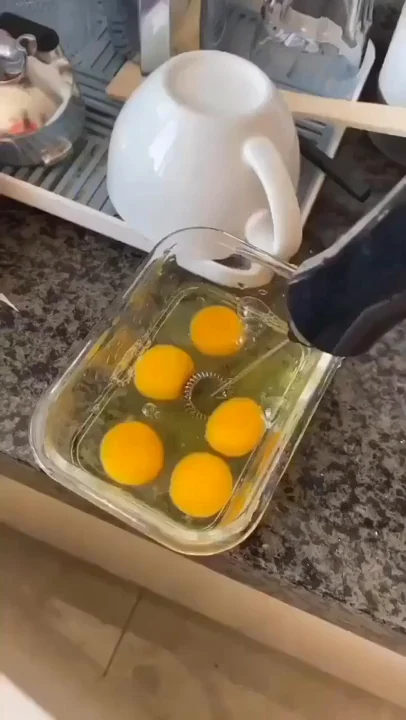 Fresh eggs | Scrolller