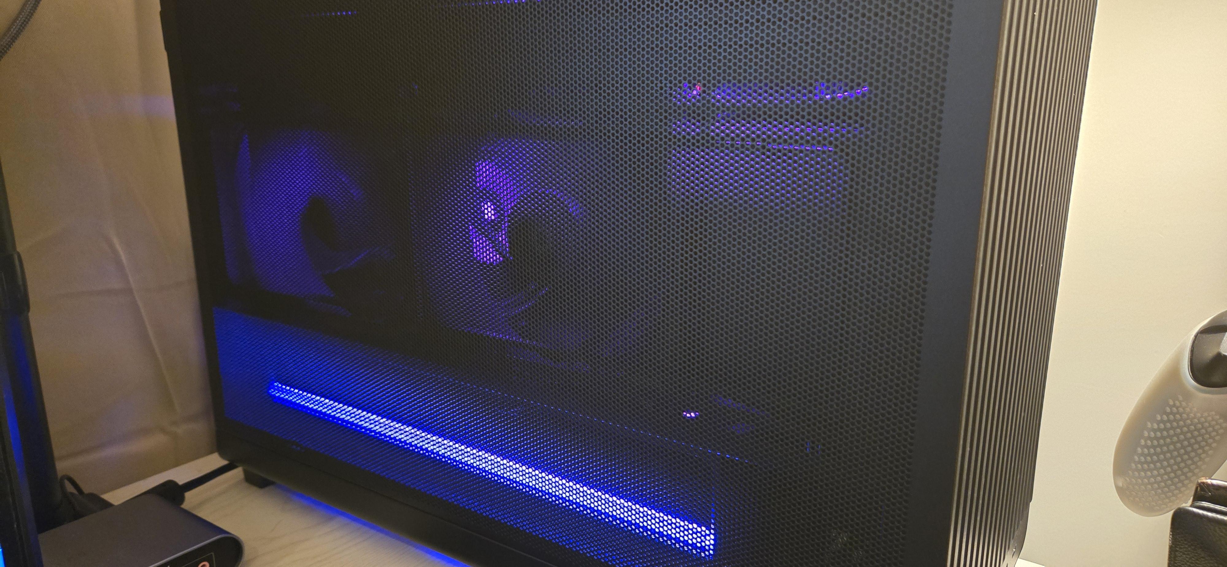 Maximum performance: 9800X3D and 5090 in Lian Li A3 | Scrolller