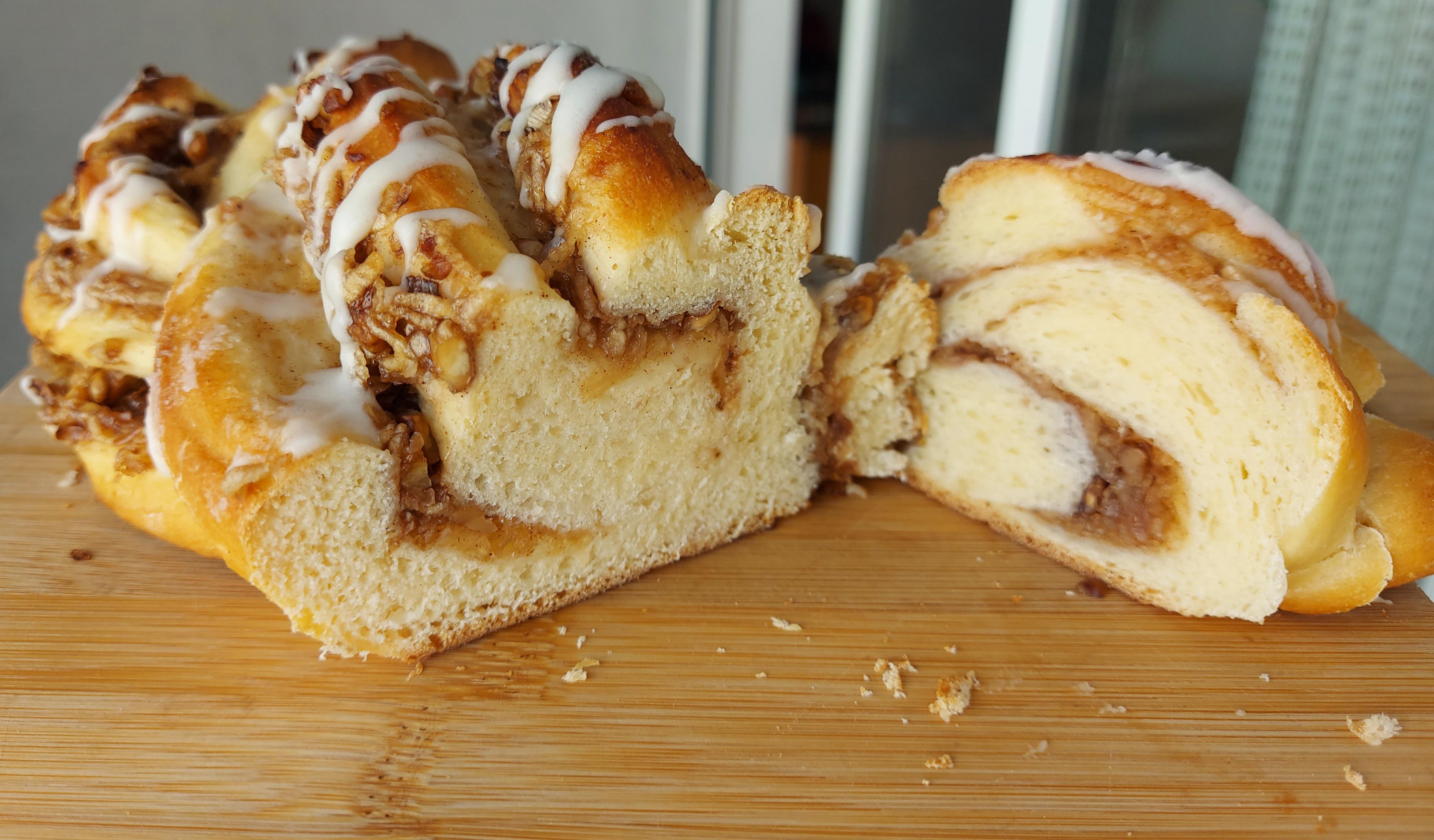 Cinnamon apple twist bread - second attempt and pretty happy with it | Scrolller