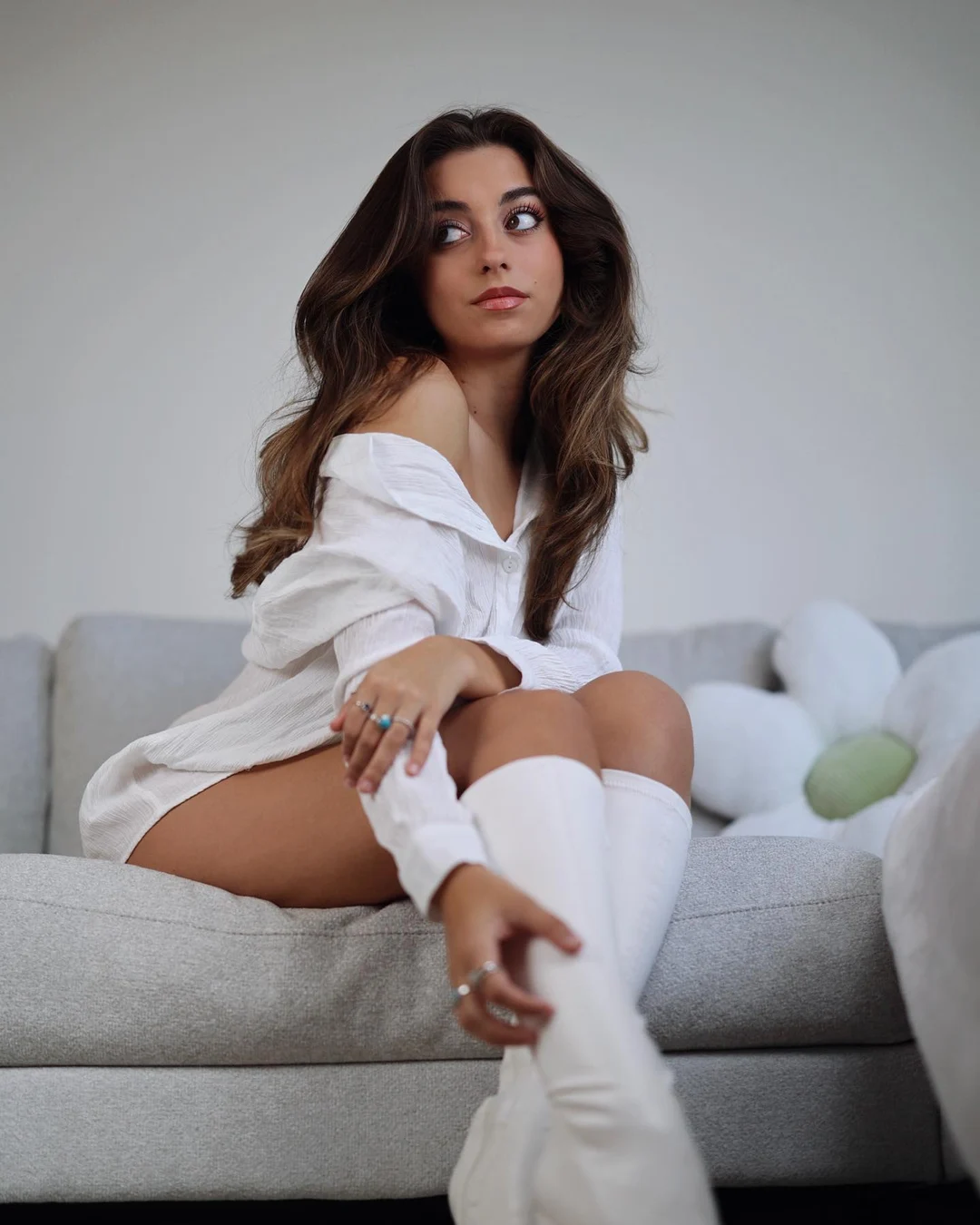 Latin Beauty in White | Scrolller