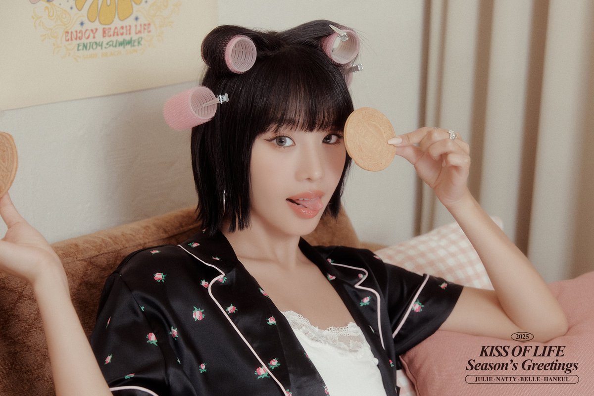 KISS OF LIFE - 2025 Season's Greetings (Solo Concept Photos - Natty) | Scrolller