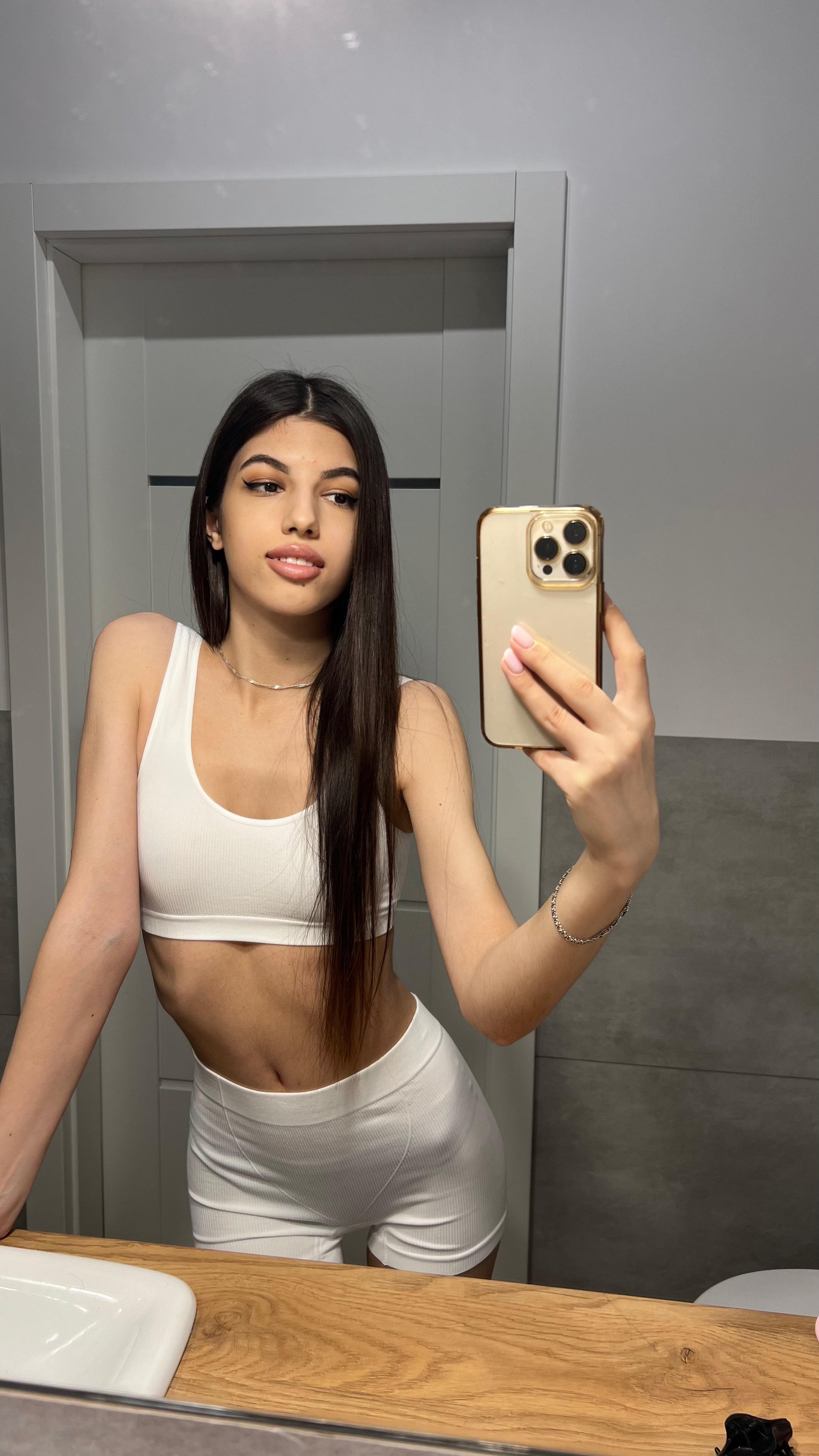 Quick selfie | Scrolller