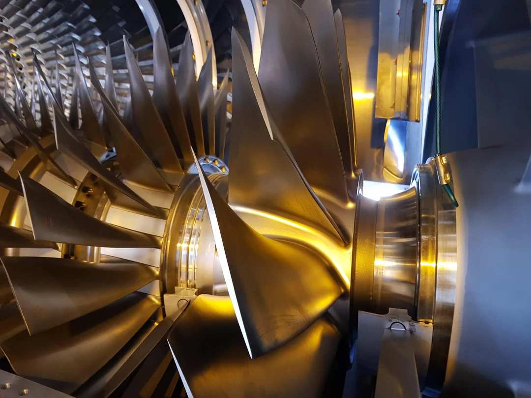 LM6000 Rotor first stages during top-case service | Scrolller