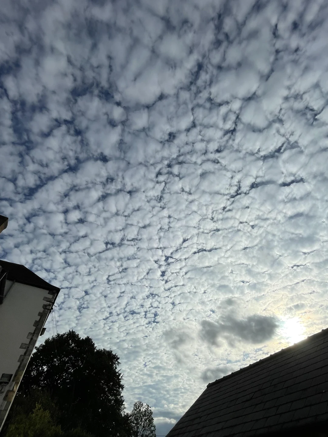 Mesmerising cloud formation, anyone know the name? | Scrolller