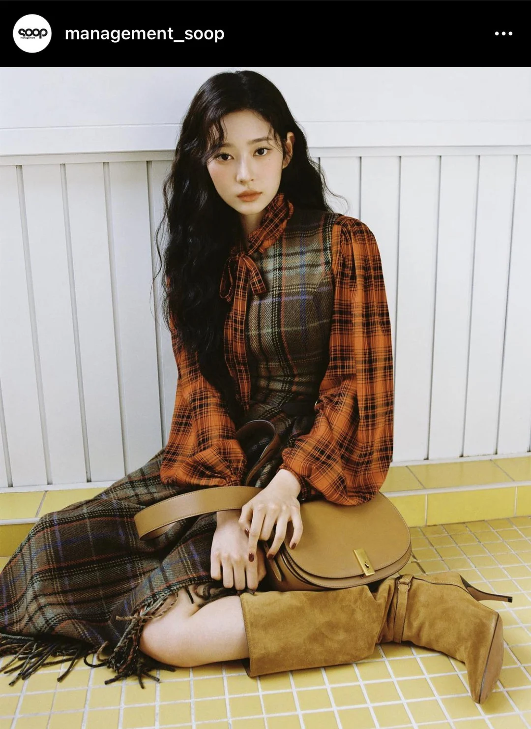 220901 Management SOOP Instagram Update With Kim MinJu | Scrolller