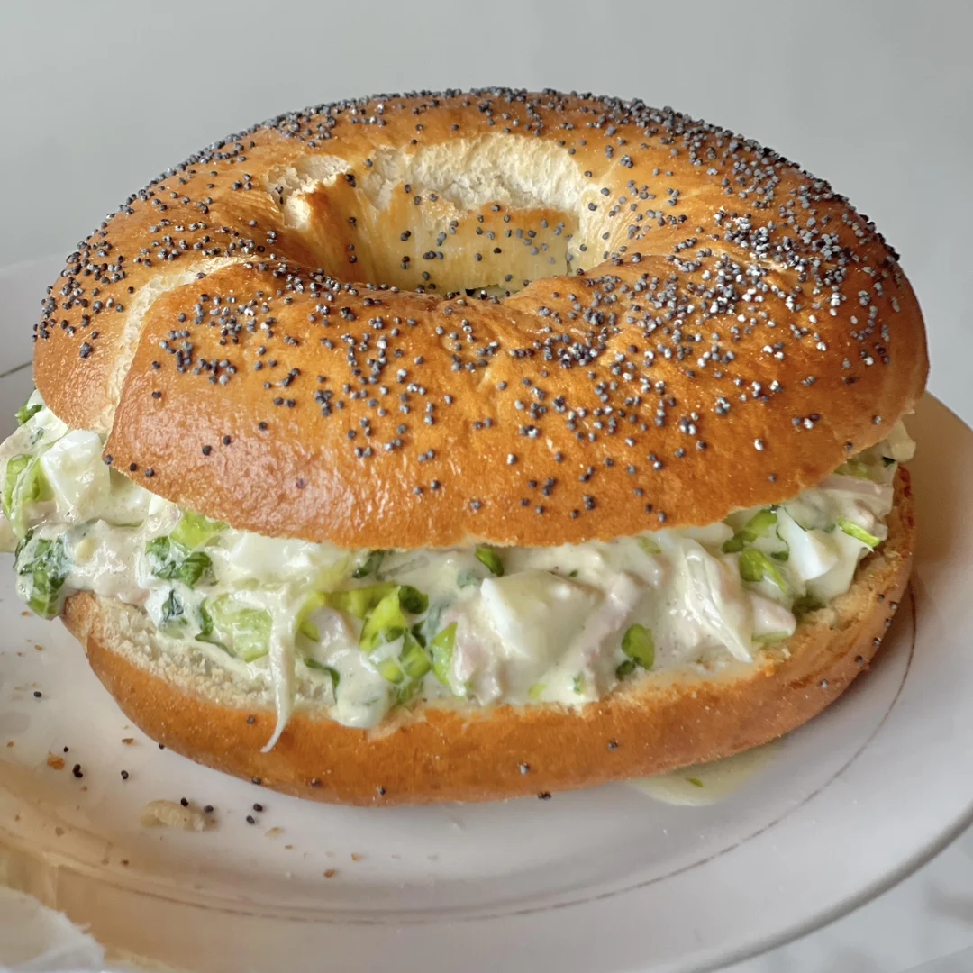 Bagel with an egg and tuna salad | Scrolller