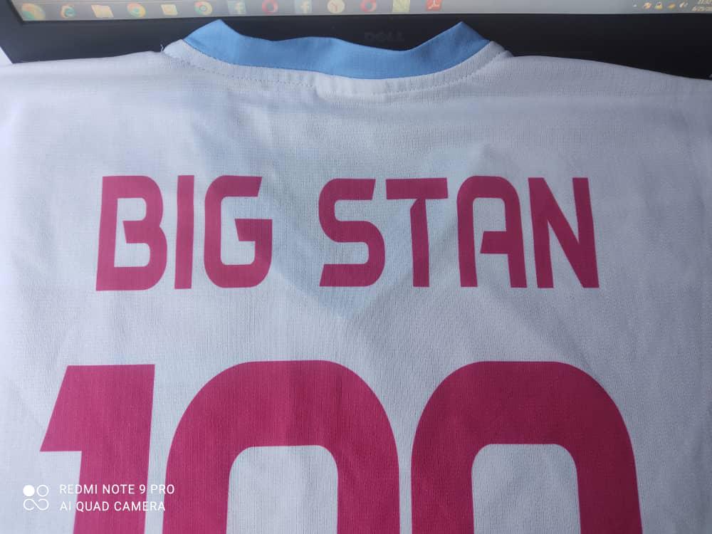 Whats the name of this font | Scrolller