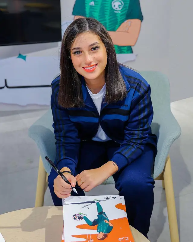 Farah Jefry | Scrolller