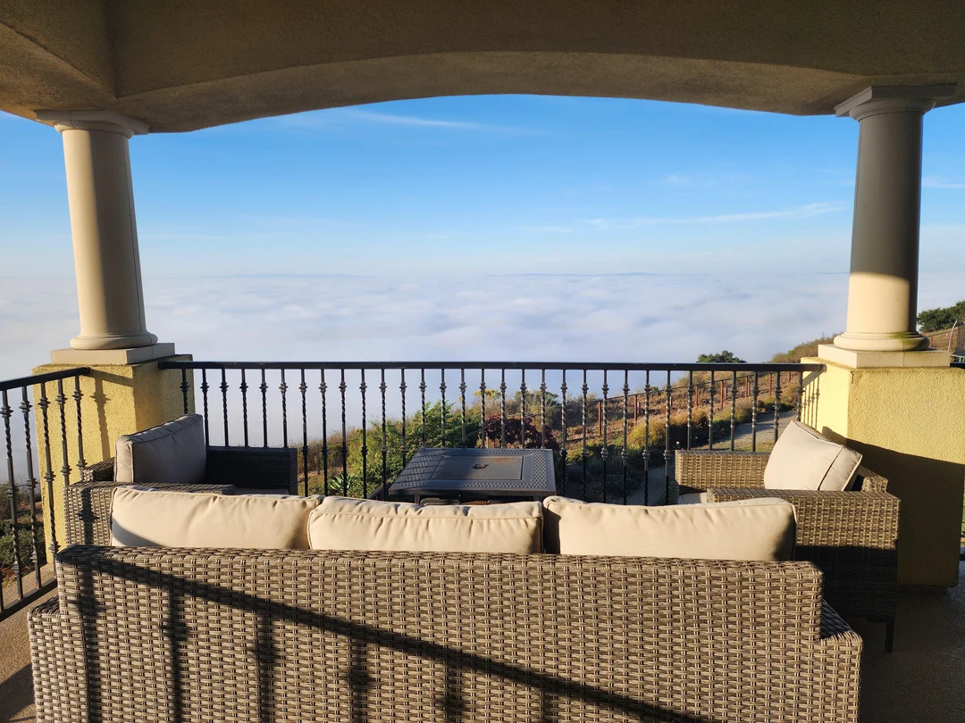 Jetson's mornings above the clouds | Scrolller