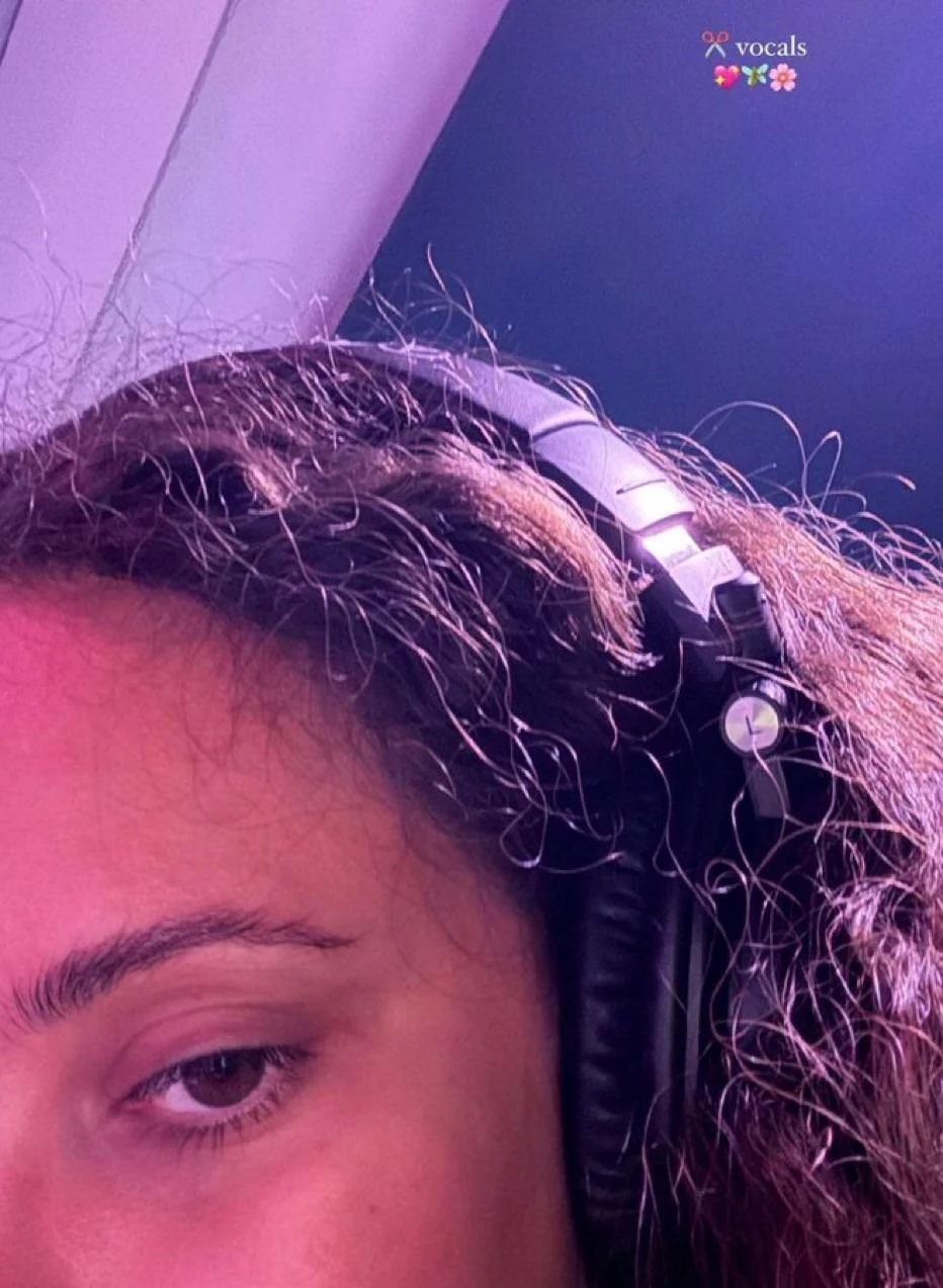 Jade is in the STUDIO | Scrolller