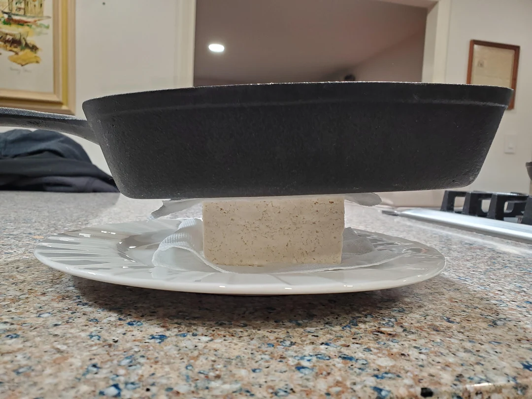 Preparing some tofu with my cast iron | Scrolller
