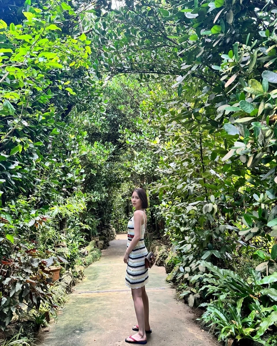 NiziU - Mako | Scrolller